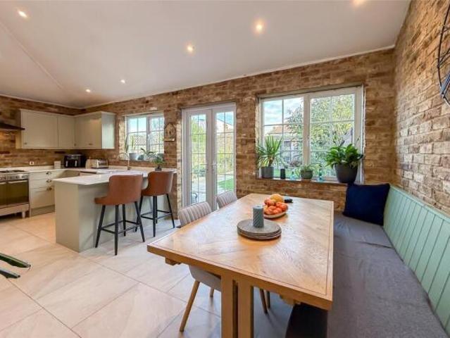 3 bedroom semi detached house for sale in Ely Road, St. Albans, Hertfordshire, AL1
