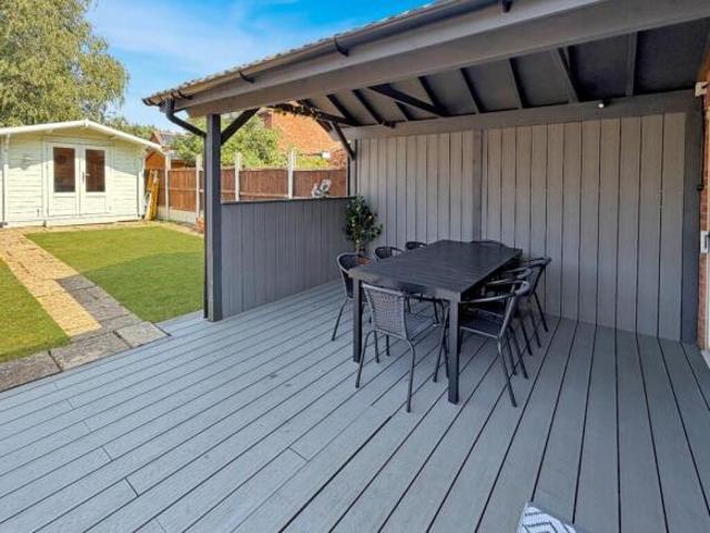 3 bedroom semi detached house for sale in Enderby Road, Luton, LU3
