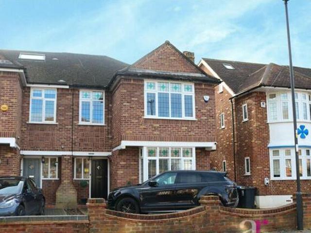 3 Bedroom Semi detached House For Sale In Enfield, Middlesex