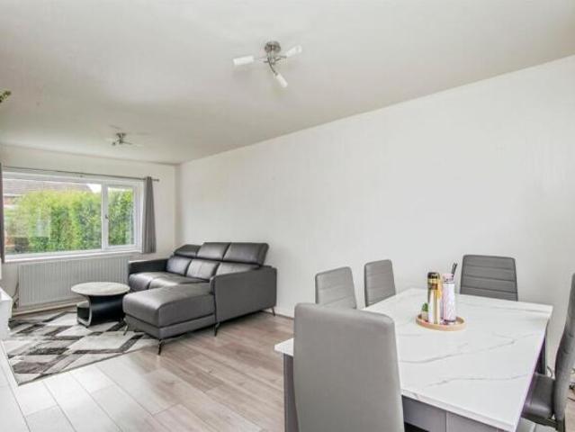 3 bedroom semi detached house for sale in Essex Close, WORCESTER, WR2