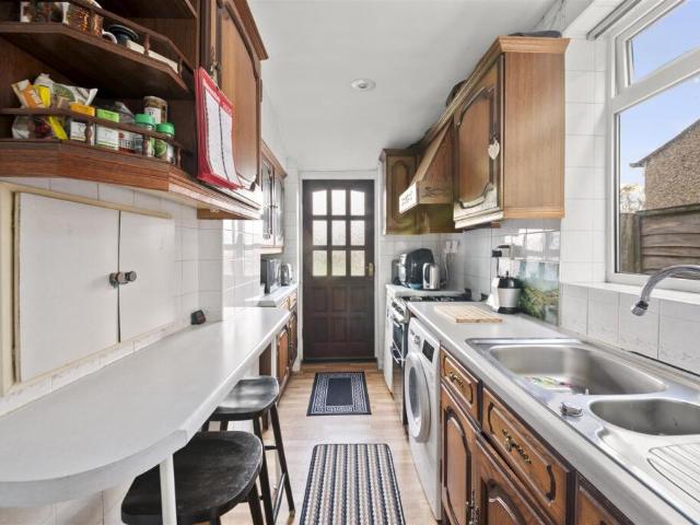 3 bedroom semi detached house for sale in Fairholme Crescent, Hayes, UB4
