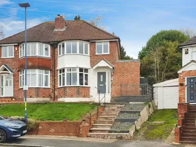 3 bedroom semi detached house for sale in Fairway, Northfield.