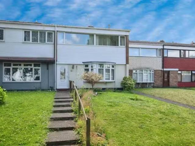 3 bedroom semi detached house for sale in Farhill Close, WEST.
