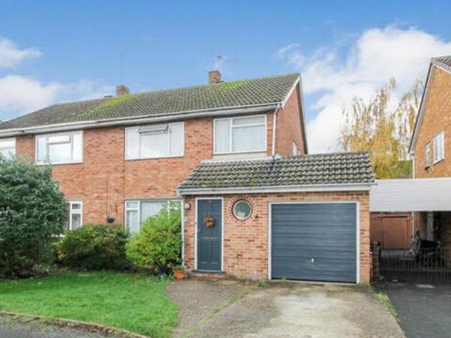 3 Bedroom Semi detached House For Sale In Farnborough
