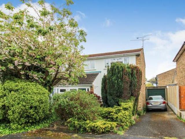 3 Bedroom Semi detached House For Sale In Farnborough
