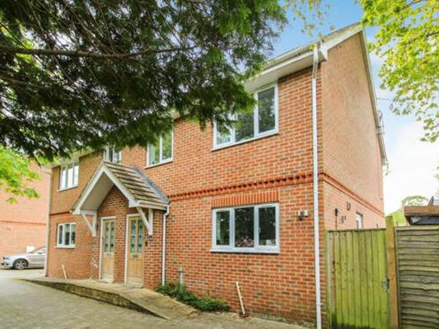 3 Bedroom Semi detached House For Sale In Farnborough