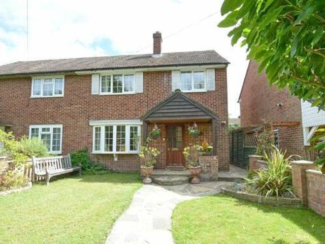 3 Bedroom Semi detached House For Sale In Farnborough