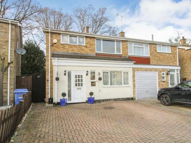 3 Bedroom Semi detached House For Sale In Farnborough