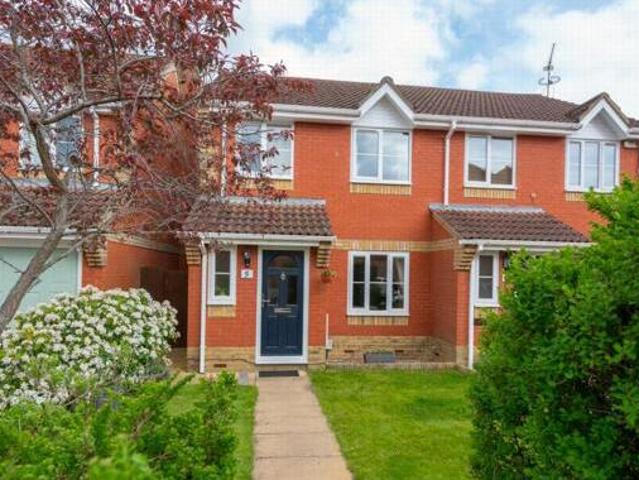 3 Bedroom Semi detached House For Sale In Farnborough