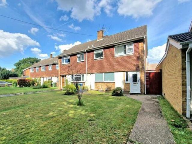 3 Bedroom Semi detached House For Sale In Farnborough