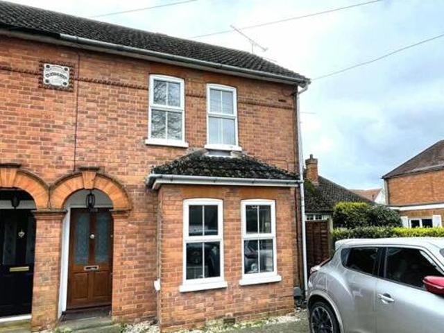 3 Bedroom Semi detached House For Sale In Farnborough, Hampshire