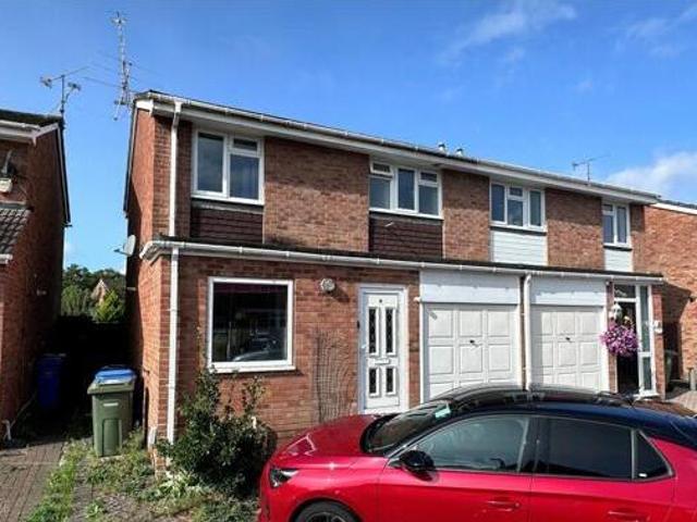 3 Bedroom Semi detached House For Sale In Farnborough, Hampshire