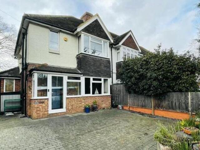 3 Bedroom Semi detached House For Sale In Farnborough, Hampshire
