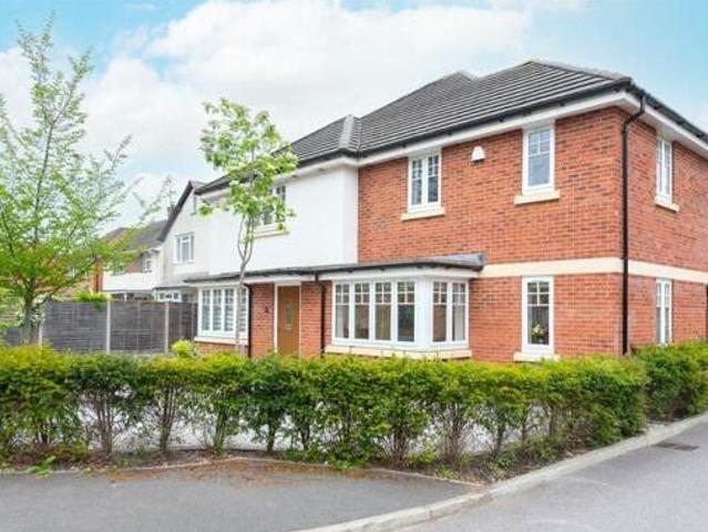 3 Bedroom Semi detached House For Sale In Farnborough, Hampshire