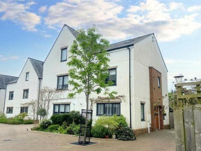 3 Bedroom Semi detached House For Sale In Farnham, Surrey