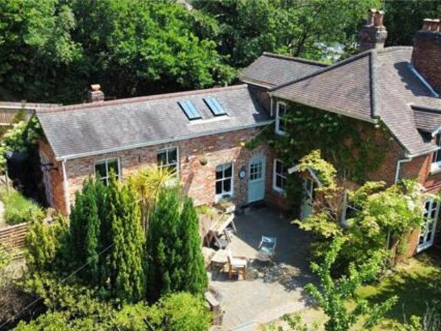 3 Bedroom Semi detached House For Sale In Farnham, Surrey