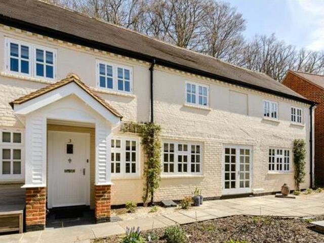 3 Bedroom Semi detached House For Sale In Farnham