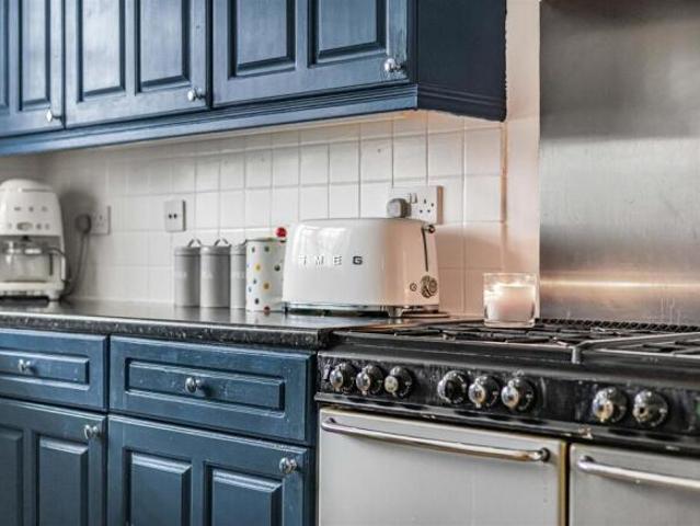 3 bedroom semi detached house for sale in Fawley Road, Reading RG30