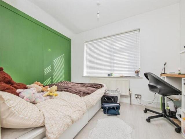 3 bedroom semi detached house for sale in Felixstowe Road, Ipswich, IP3