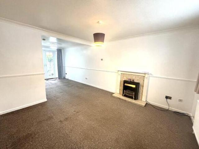 3 bedroom semi detached house for sale in Fieldfare Green, Birds Estate, Luton, Bedfordshire, LU4 0YB, LU4