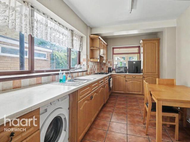 3 bedroom semi detached house for sale in Fieldview, Norwich, NR5