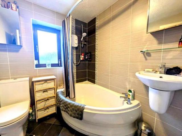 3 bedroom semi detached house for sale in Flaxen Court, Bradford, BD6