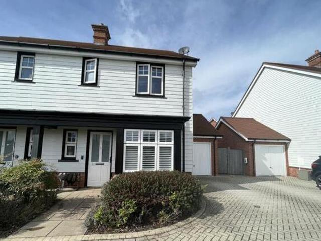3 Bedroom Semi detached House For Sale In Fleet