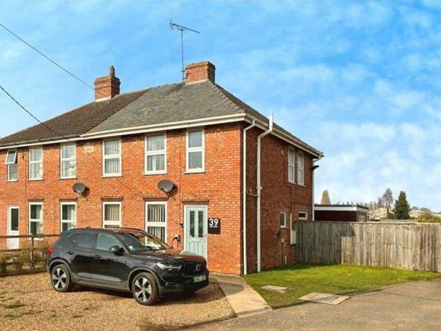 3 Bedroom Semi detached House For Sale In Fleet