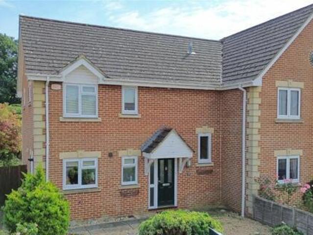 3 Bedroom Semi detached House For Sale In Fleet