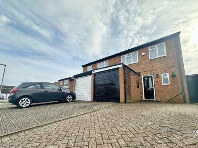 3 Bedroom Semi detached House For Sale In Flitwick, Bedfordshire