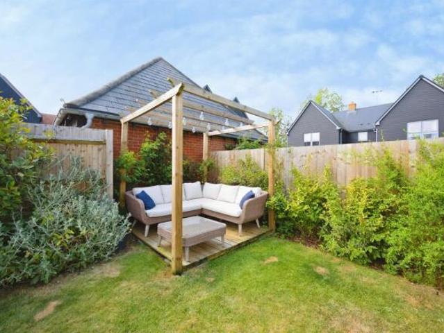 3 bedroom semi detached house for sale in Gatekeeper Lane, Kennington, Ashford, TN24