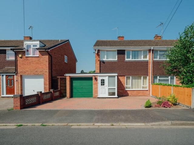 3 bedroom semi detached house for sale in Geneva Close, Worcester, Worcestershire. WR3