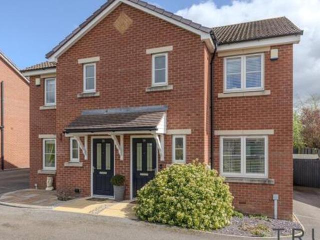 3 Bedroom Semi detached House For Sale In Gildersome, Morley