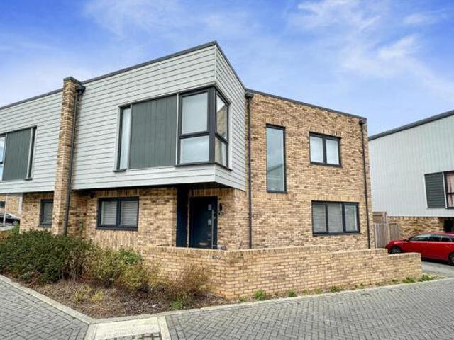 3 Bedroom Semi detached House For Sale In Gillingham, Kent