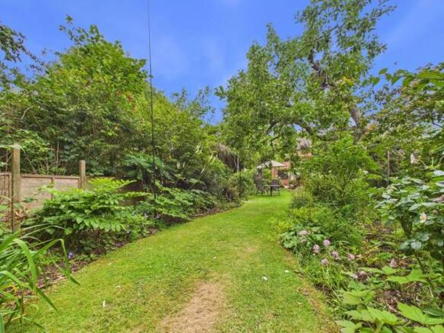 3 bedroom semi detached house for sale in Gillshill Road, Hull, HU8 0LE, HU8