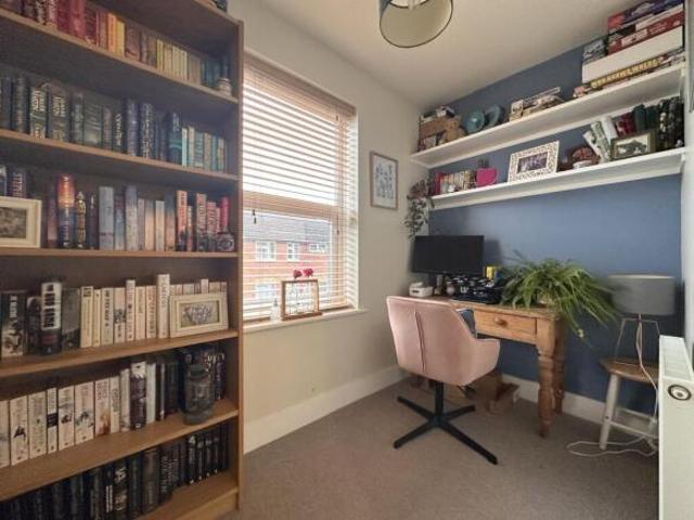 3 bedroom semi detached house for sale in Grove Road, Chelmsford, CM2