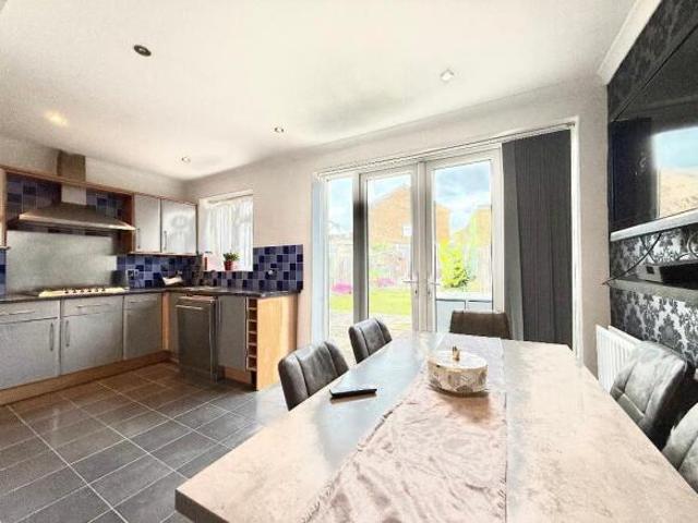 3 bedroom semi detached house for sale in Grosvenor Road, Icknield, Luton, Bedfordshire, LU3 2EG, LU3