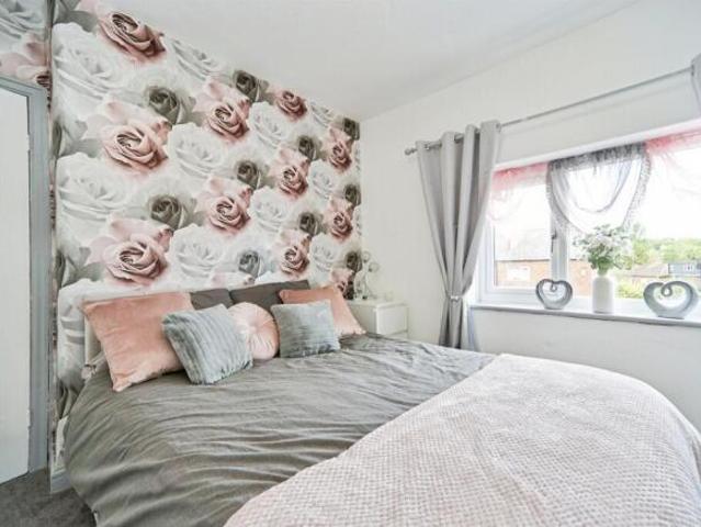 3 bedroom semi detached house for sale in Grange Park Road, LEEDS, LS8