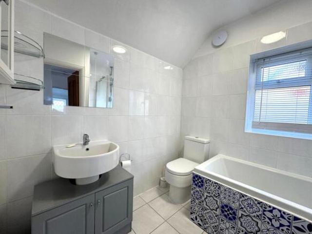 3 bedroom semi detached house for sale in Grange Road, Guildford, GU2