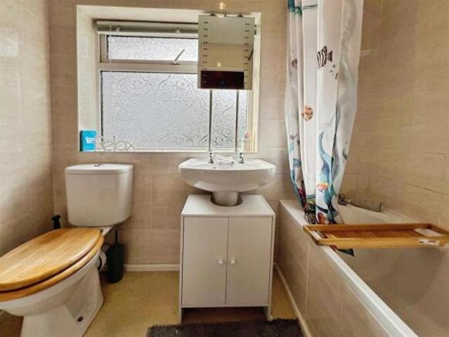 3 bedroom semi detached house for sale in Greystone Crescent, Bradford, BD10 8HY, BD10