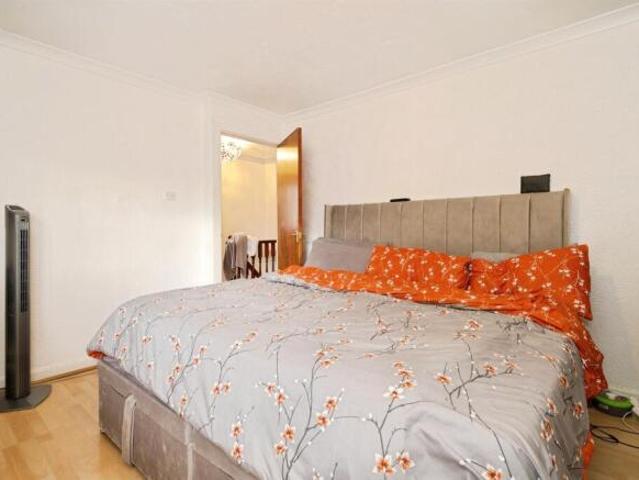 3 bedroom semi detached house for sale in Greenside Crescent, HUDDERSFIELD, HD5