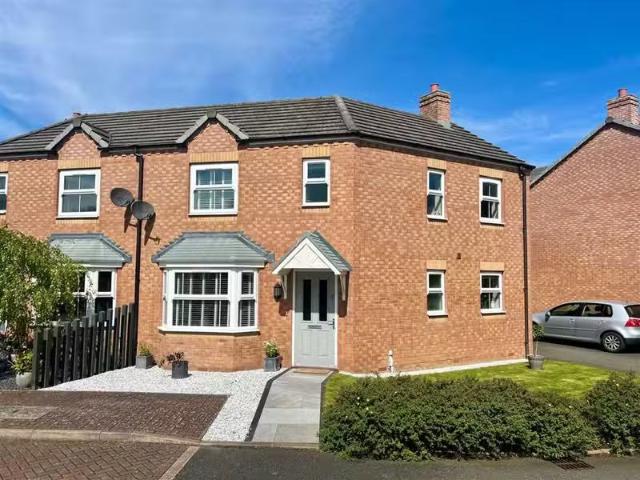 3 bedroom semi detached house for sale in Griffin Lane, parten.