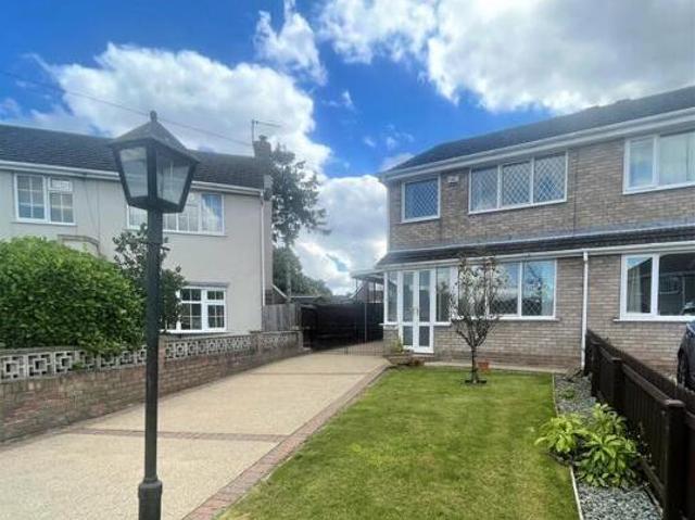 3 Bedroom Semi detached House For Sale In Grimsby, Lincolnshire