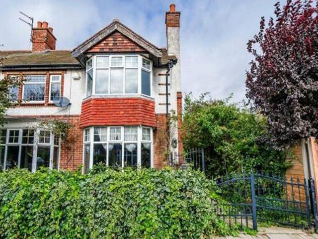 3 Bedroom Semi detached House For Sale In Grimsby, Lincolnshire