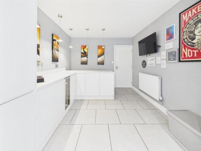 3 bedroom semi detached house for sale in Grisedale Close, Longlevens, Gloucester, GL2