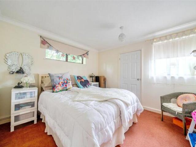 3 bedroom semi detached house for sale in Gumping Road, Orpington, BR5