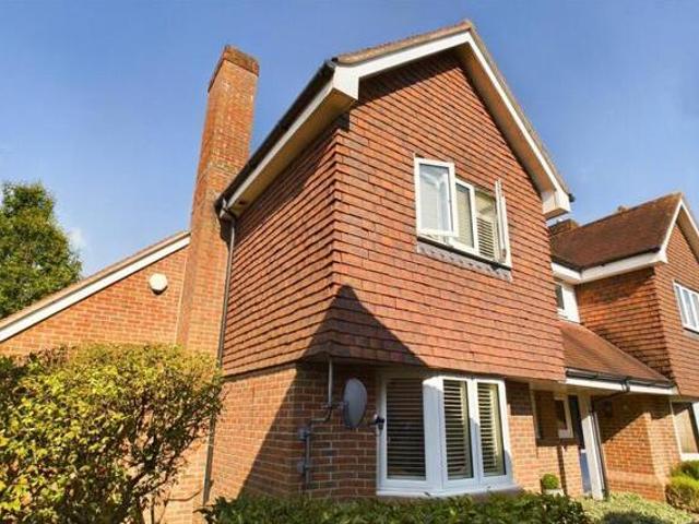 3 Bedroom Semi detached House For Sale In Guildford, Surrey