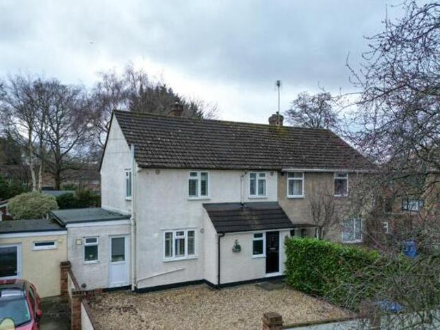 3 Bedroom Semi detached House For Sale In Hampshire, Gu14 9af