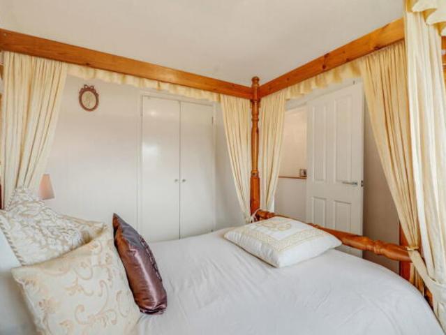 3 bedroom semi detached house for sale in Hale Avenue, Stony Stratford, MK11 1EP, MK11