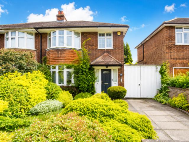 3 bedroom semi detached house for sale in Halfway Avenue, Luton, LU4